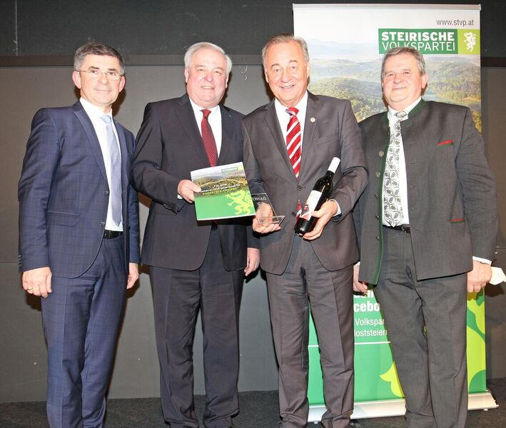 Ehrung von Bgm. a. d. Florian Gölles beim Neujahrsempfang im Zehnerhaus - Kirchberg an der Raab